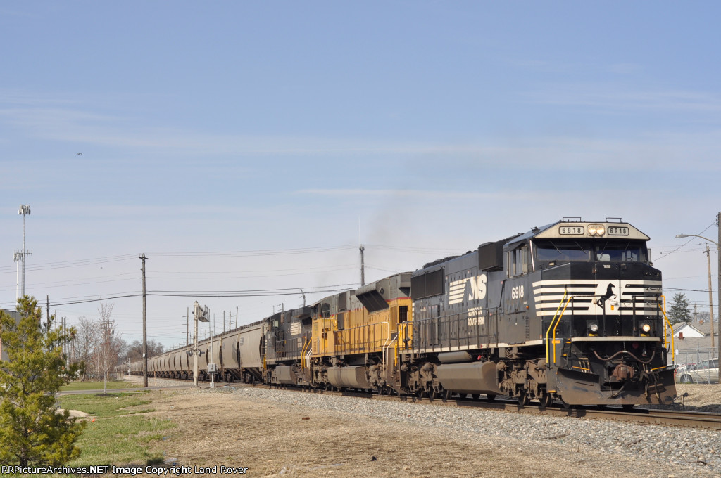 NS 6918 On NS 57 X Eastbound